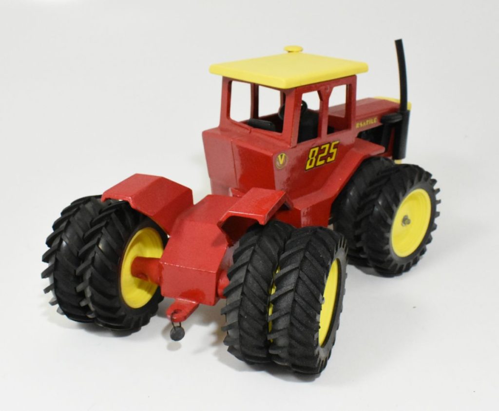 1/16 Versatile 825 4WD Tractor With Duals - Dalton's Farm Toys