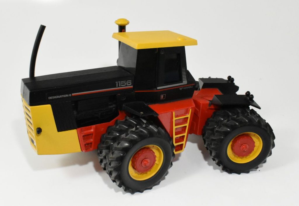 1/16 Versatile 1156 4WD Tractor W/ Duals, Gold Cab Top & Rims - Dalton ...