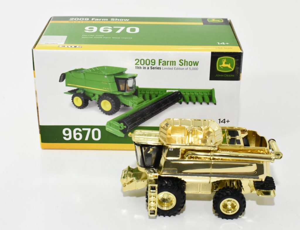 1/64 John Deere 9670 Combine 2009 Farm Show, Gold Chaser - Dalton's Farm Toys