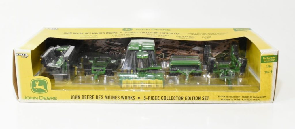 1/64 John Deere Des Moines Works 60th Anniversary Collector Edition Set, 4930 Sprayer 2700 ...