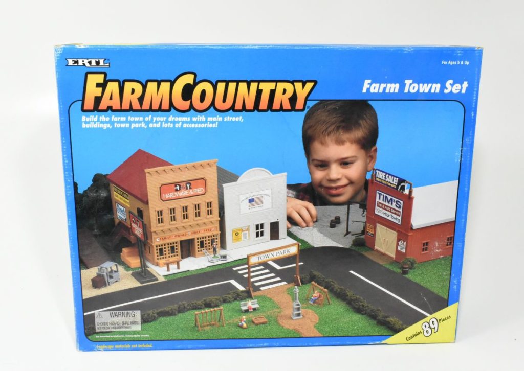 1/64 Farm Country Farm Town Playset - Dalton's Farm Toys
