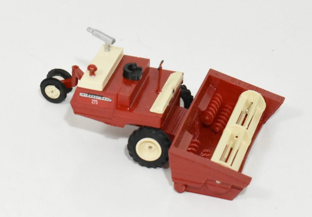 1/64 Custom International Harvester 275 Self Propelled Windrower ...