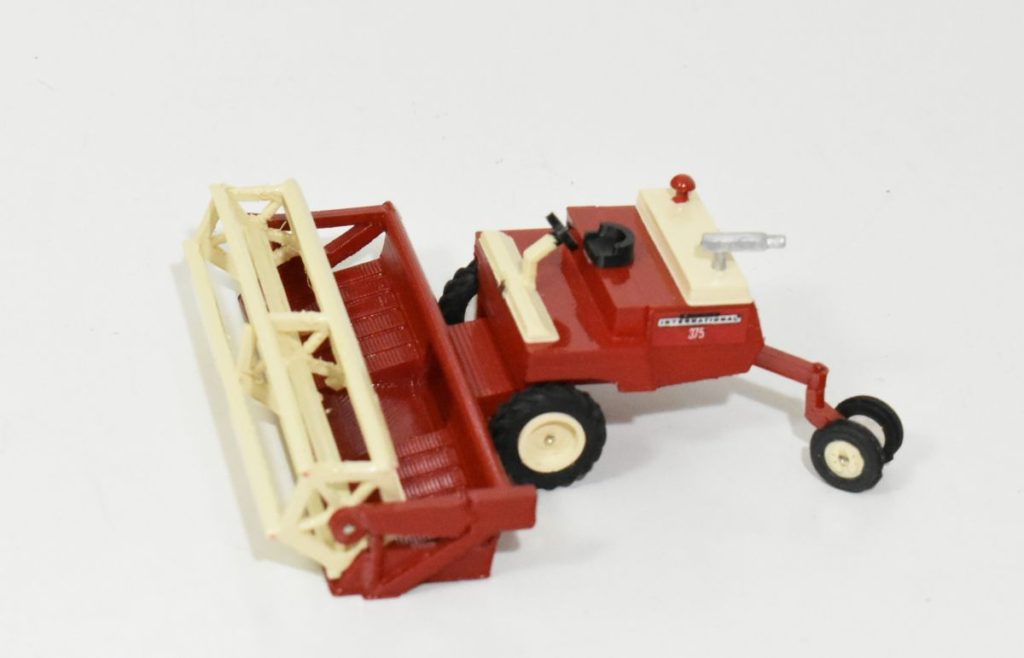 1/64 Custom International Harvester 375 Self Propelled Swather ...