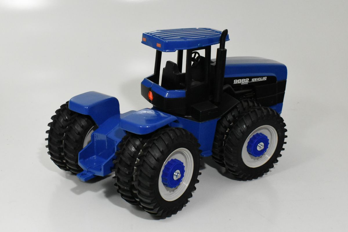 1/16 New Holland 9882 4WD Tractor With Duals - Dalton's Farm Toys