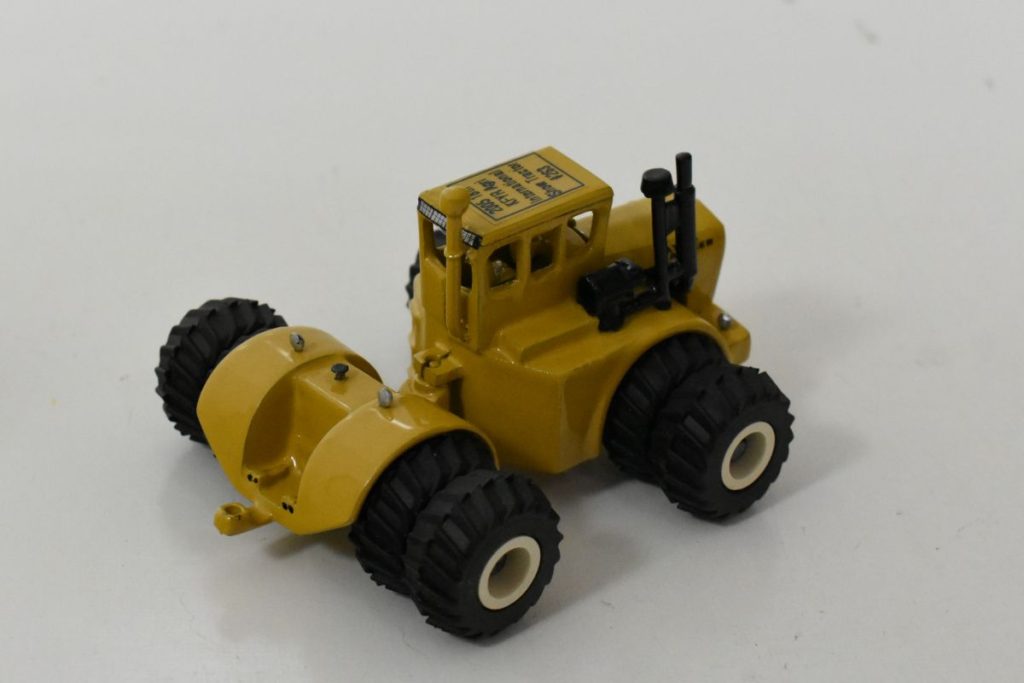 1/64 Raygo Wagner 4wd Tractor With Duals, 2005 KFYR Toy Show - Dalton's ...