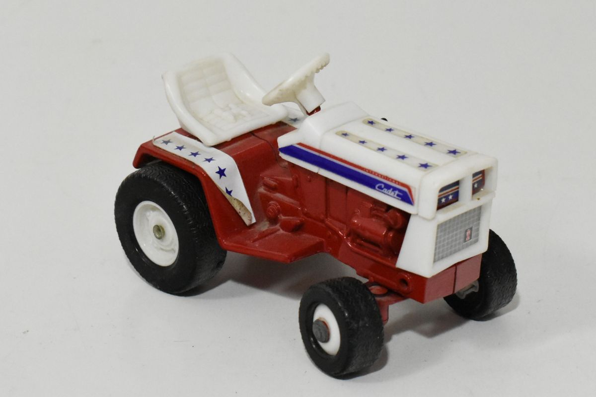 1/16 International Harvester Cub Cadet Spirit Of '76 Lawn & Garden ...