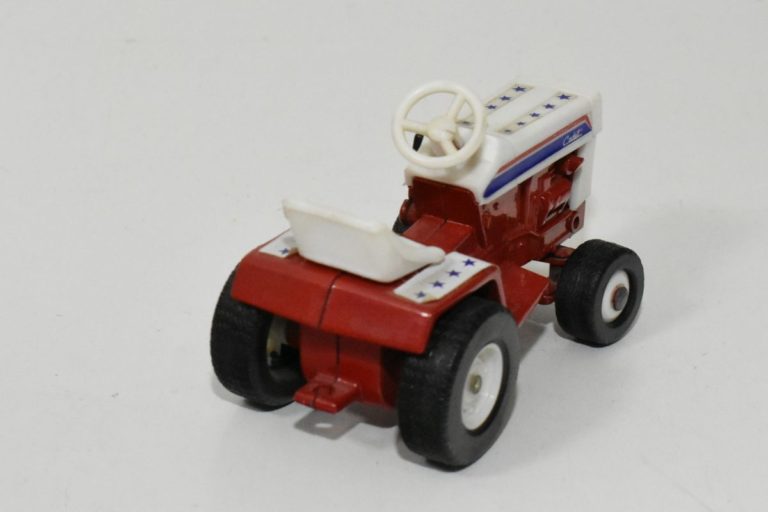 1/16 International Harvester Cub Cadet Spirit Of '76 Lawn & Garden ...