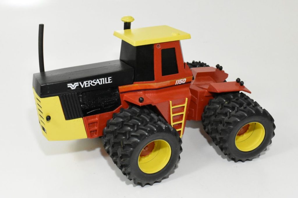 1/16 Ford Versatile 1156 4WD Tractor With Triples, Lemon Colored Cab ...