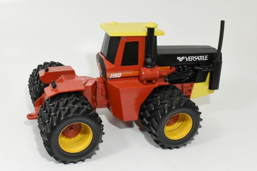 1/16 Ford Versatile 1156 4WD Tractor With Triples, Lemon Colored Cab ...