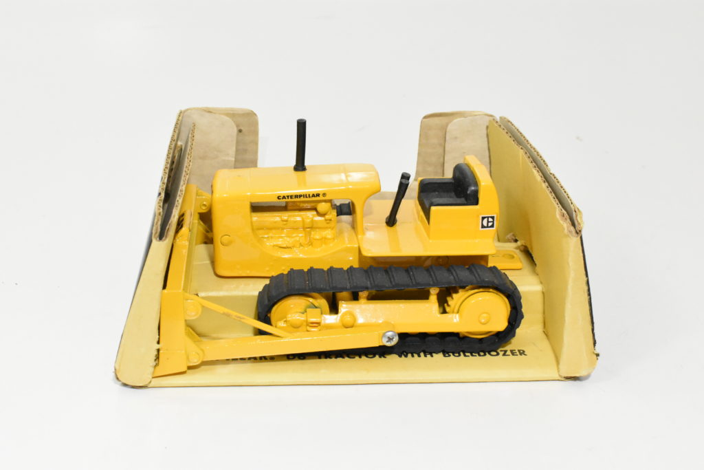 1/16 Vintage Cat Caterpillar D6 Crawler Dozer - Dalton's Farm Toys