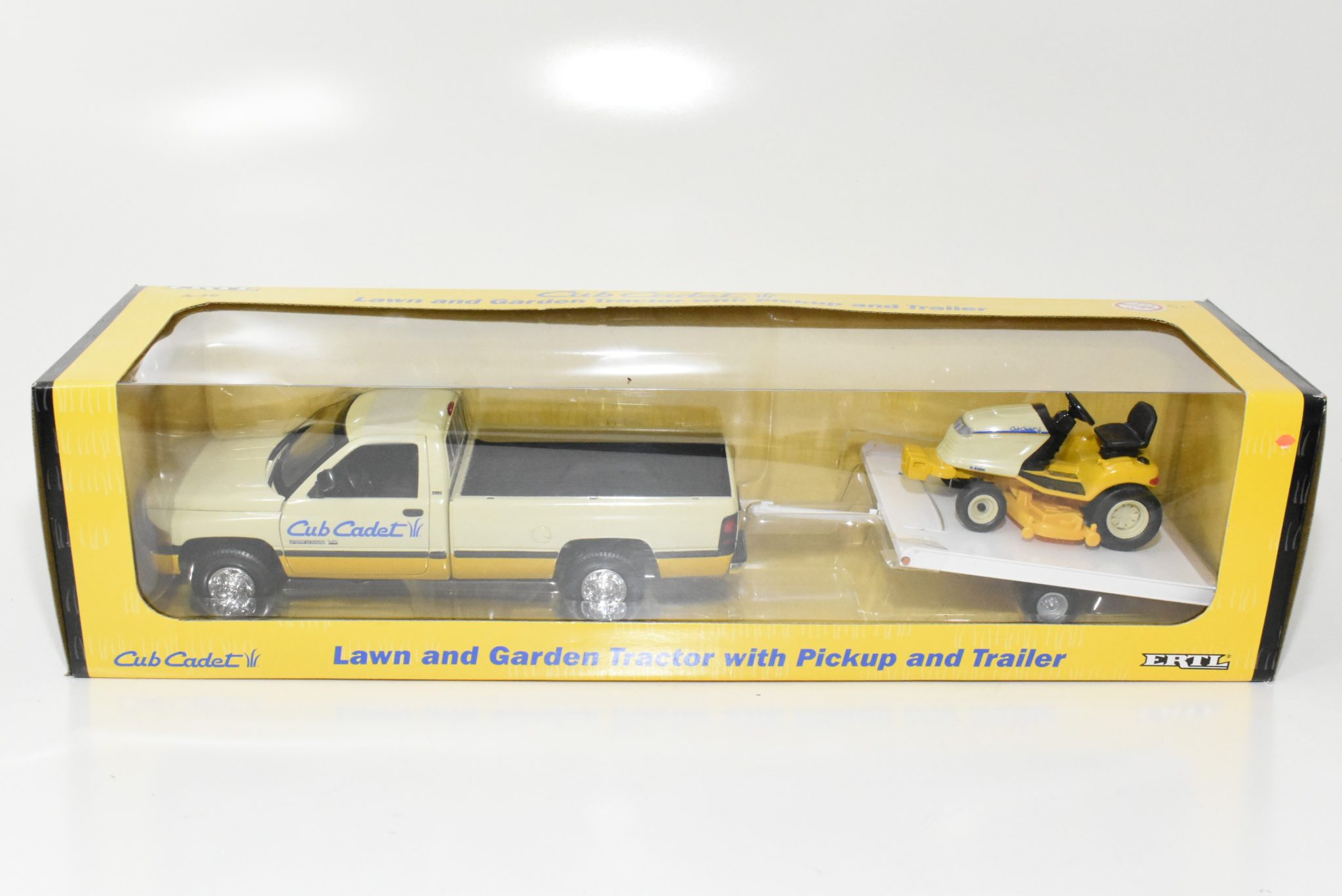 1/16 Cub Cadet Dealership Pickup Truck With Trailer & Lawn Mower ...