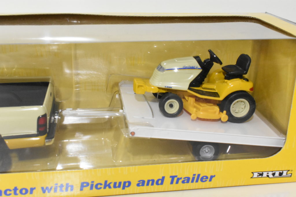 1/16 Cub Cadet Dealership Pickup Truck With Trailer & Lawn Mower ...
