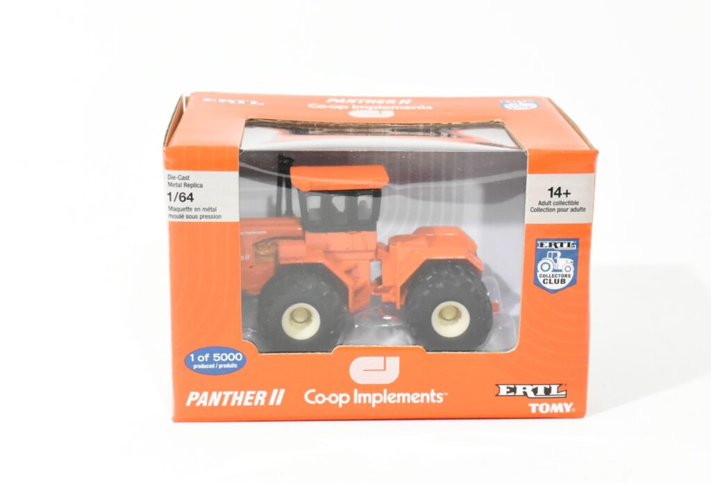1/64 CO-OP Panther II 4wd Tractor With Duals - Dalton's Farm Toys