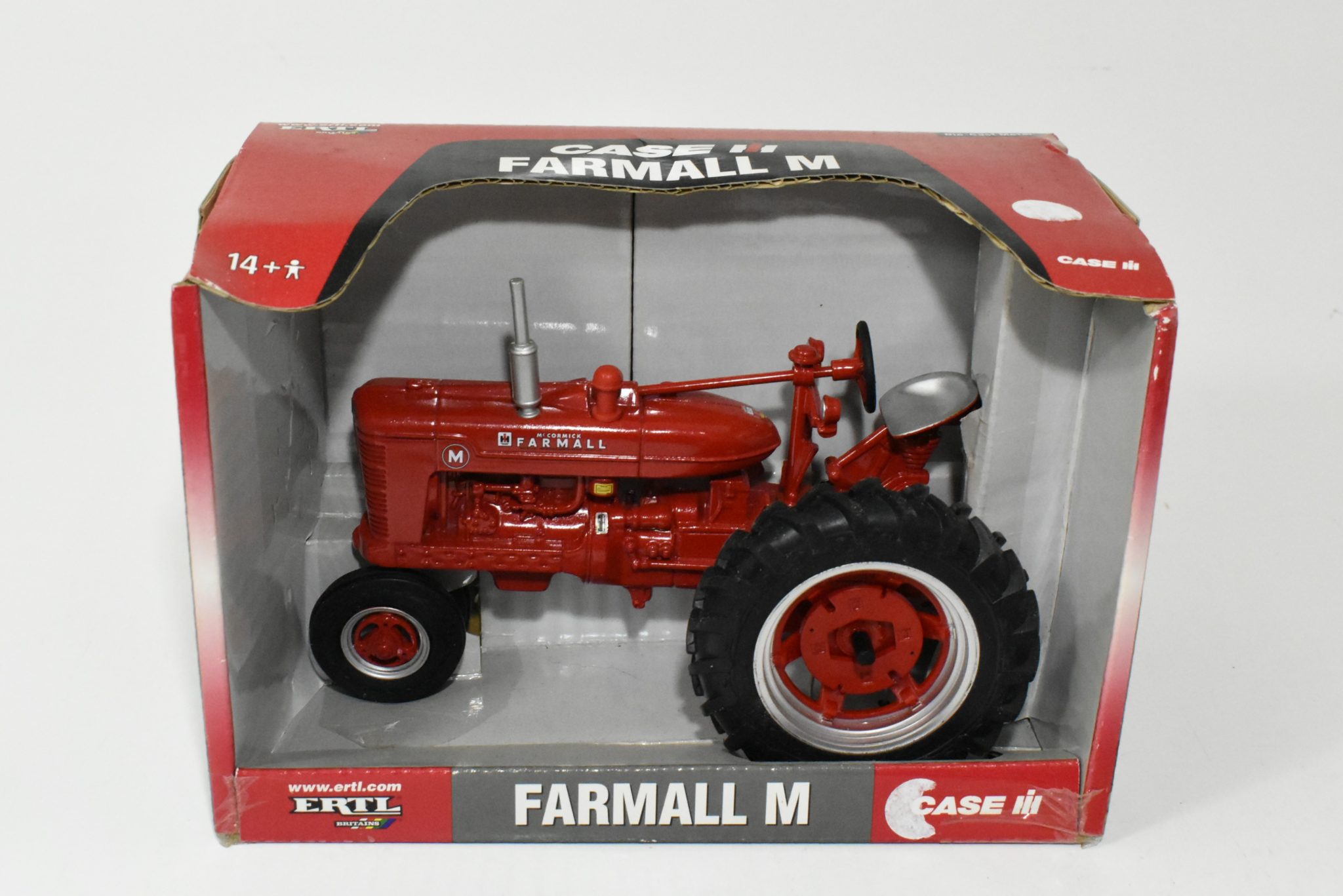 1/16 International Harvester Farmall M Tractor With Narrow Front - Dalton's Farm Toys
