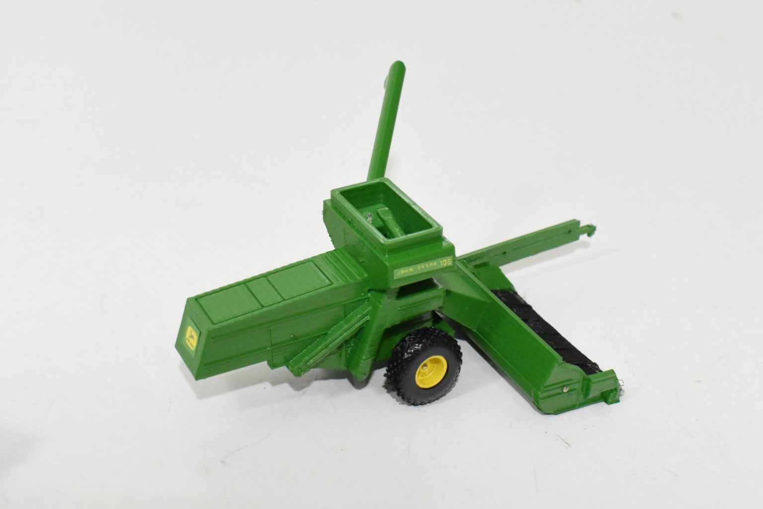 1/64 Custom John Deere 106 Pull Type Combine - Dalton's Farm Toys