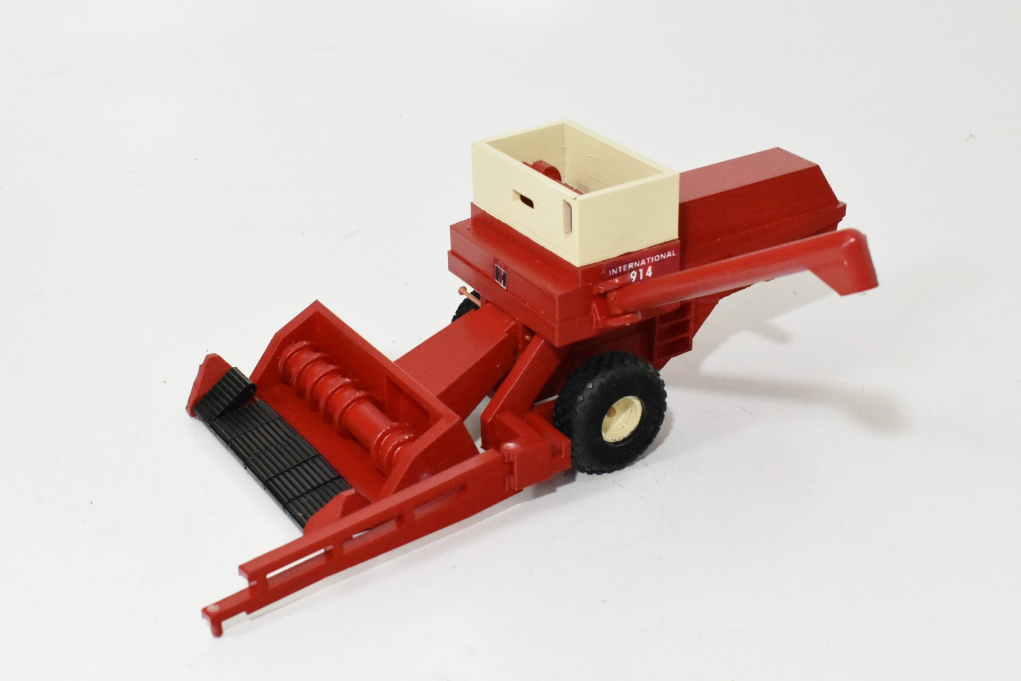 1/32 Custom International Harvester 914 Pull Type Combine With White ...