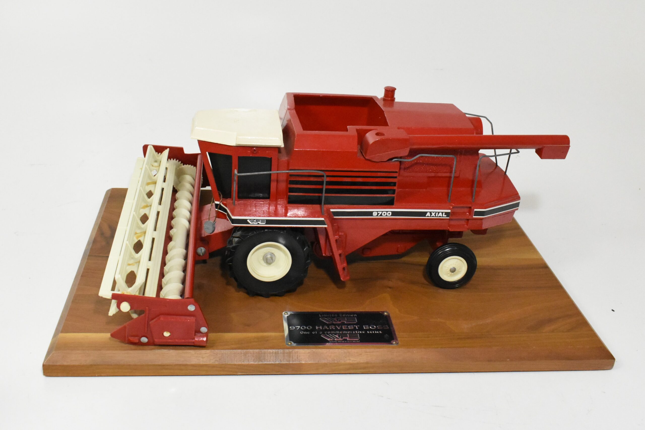 1/24 White 9700 Combine On Wood Plaque - Daltons Farm Toys