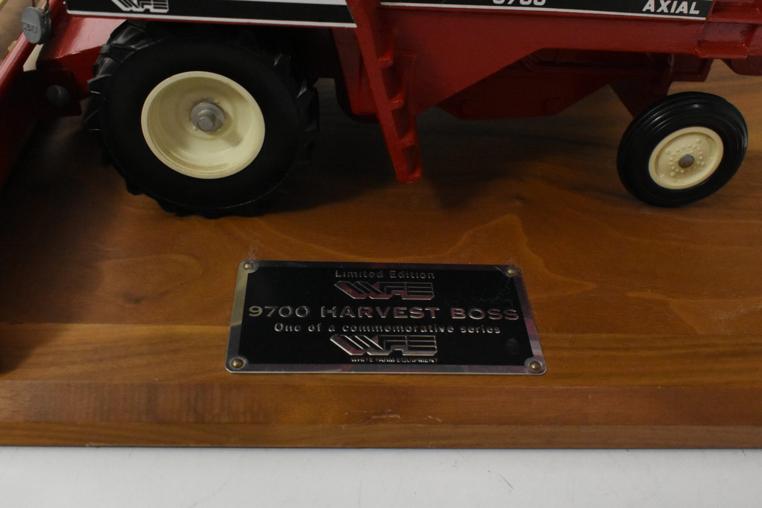 1/24 White 9700 Combine On Wood Plaque - Daltons Farm Toys