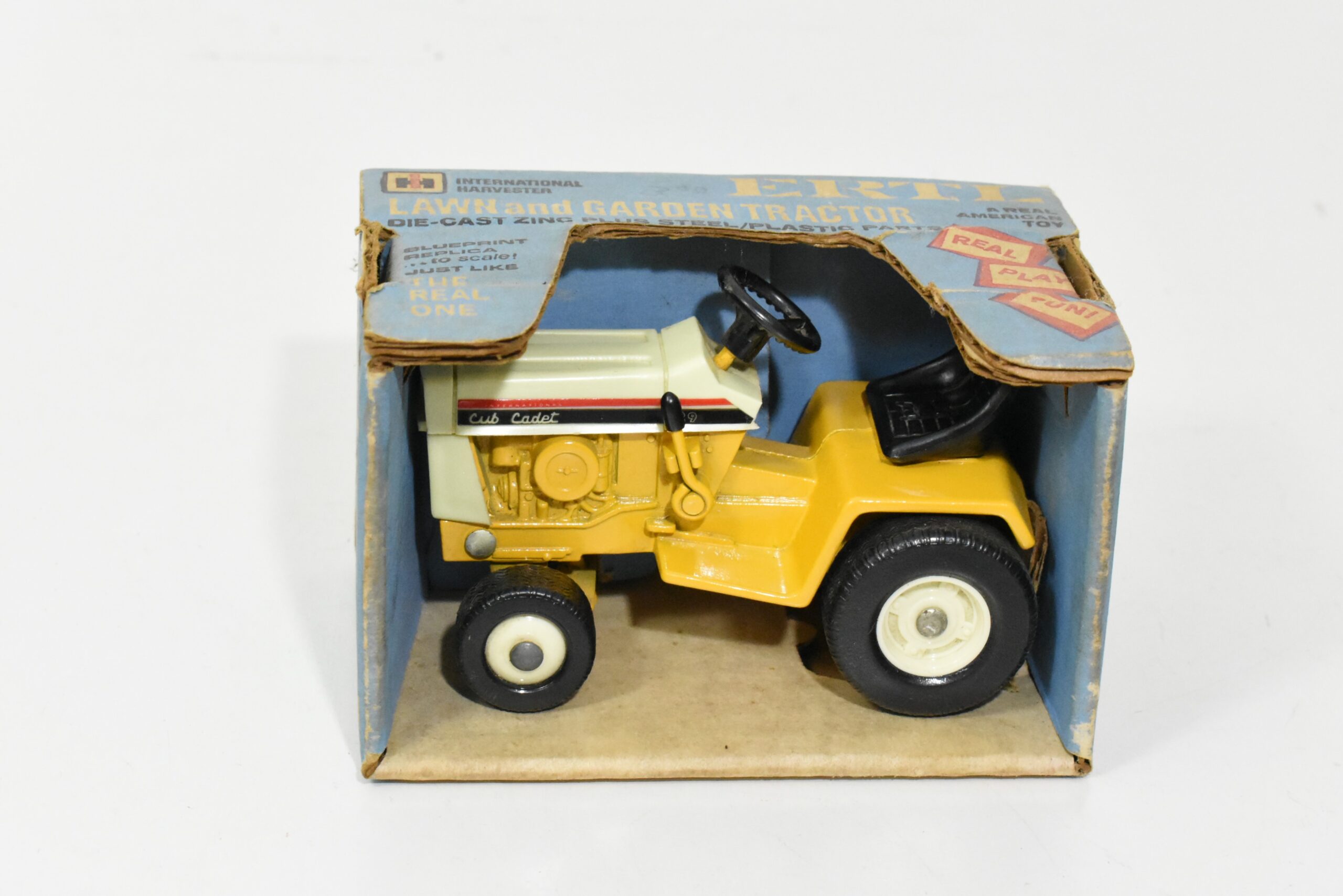Vintage 1/16 International Harvester Cub Cadet 129 Lawn & Garden ...
