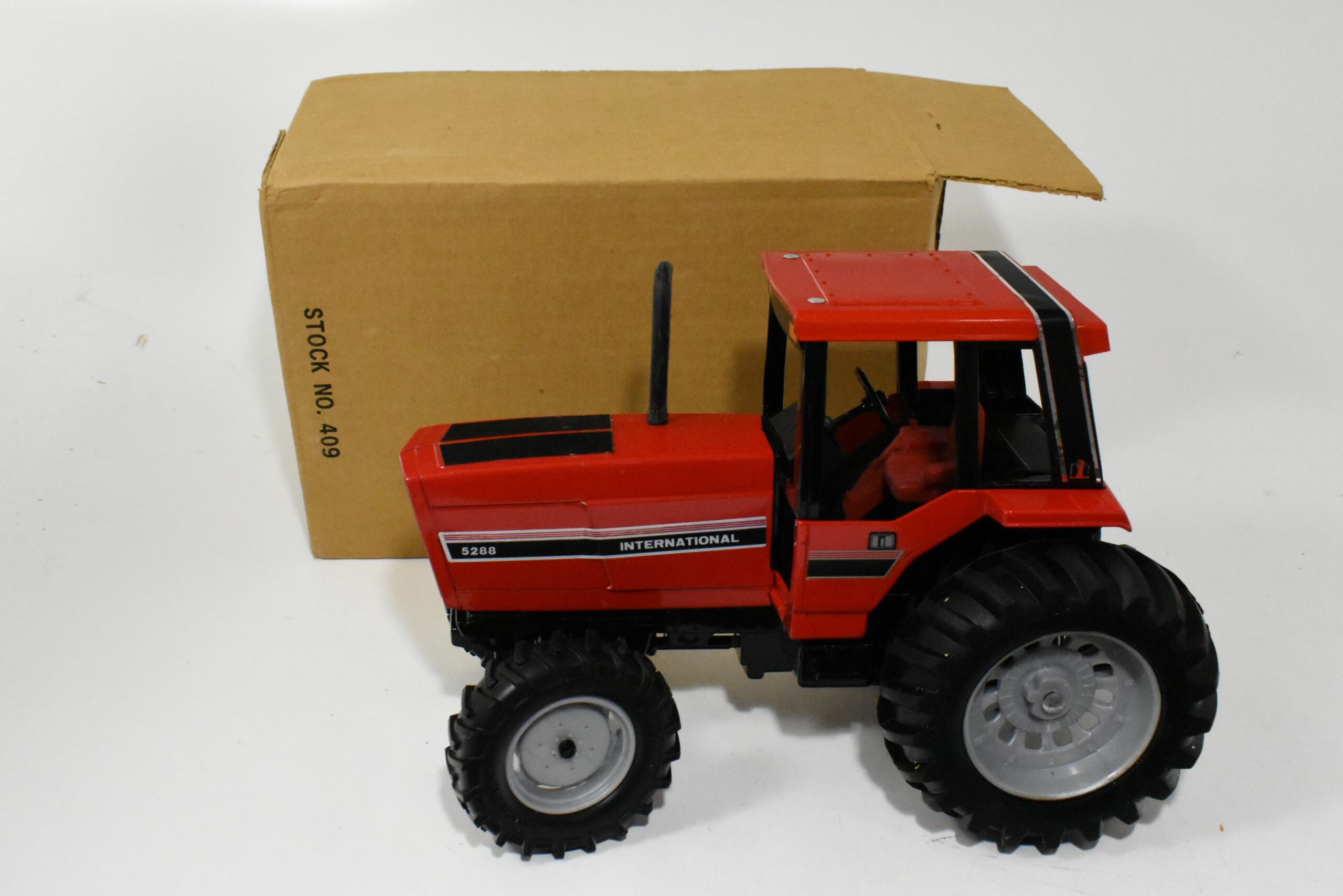 1/16 International Harvester 5288 Tractor With Front Wheel Assist, Special Edition - Dalton's ...
