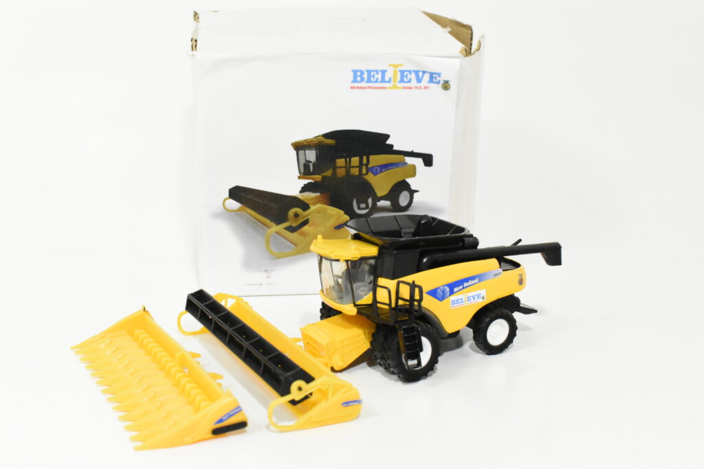 1/64 New Holland CR9070 Combine, FFA Version - Dalton's Farm Toys