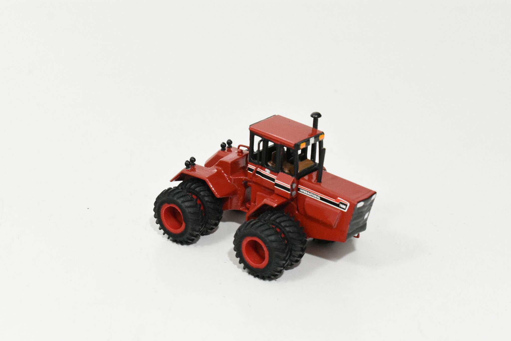 1/64 International Harvester 7788 4WD Tractor With Duals - Dalton's ...