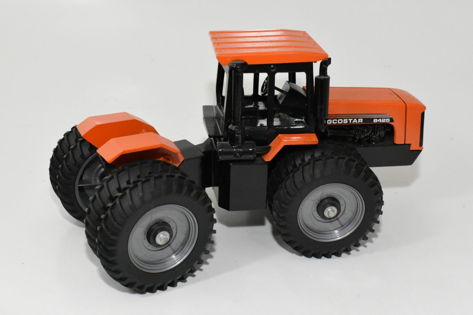 1/16th Agco Star 8425 4wd Tractor With Duals, Orange - Dalton's Farm Toys