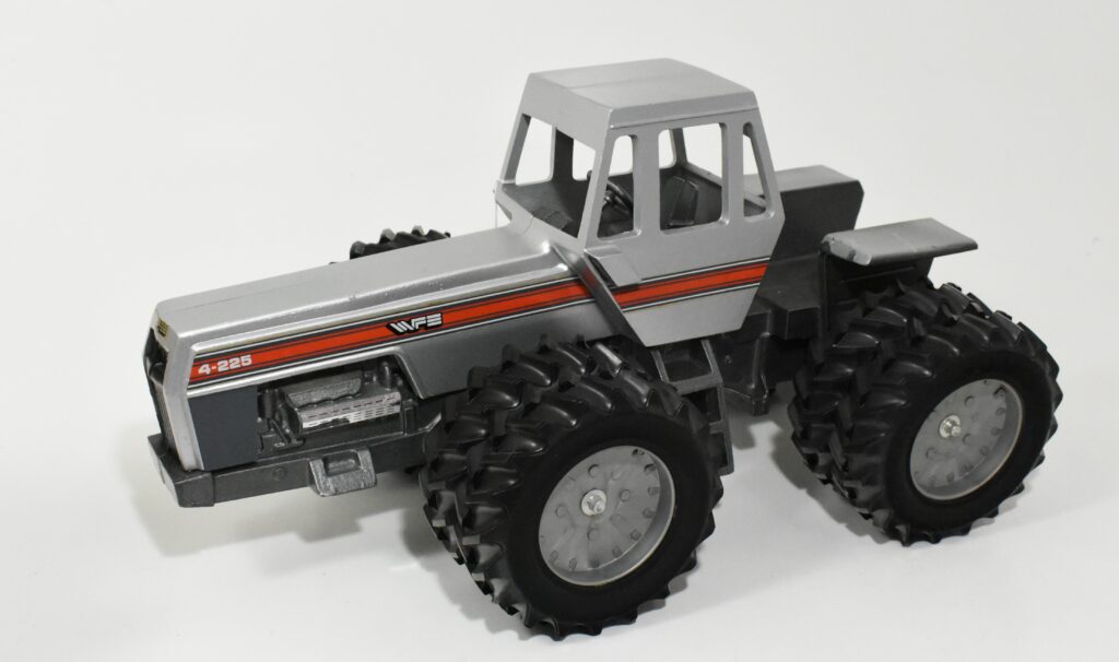 1/16 White 4-225 Field Boss 4wd Tractor With Red Stripe Decal, No Box ...