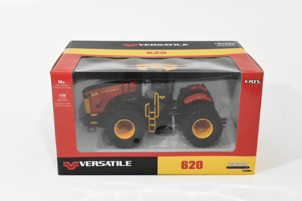 1/32 Versatile 620 4wd Tractor With Duals - Dalton's Farm Toys