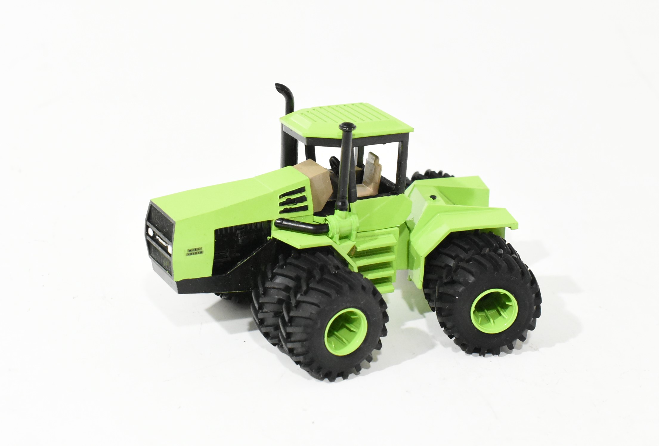 1/64 Custom Steiger Lion 1000 4wd Tractor With Duals - Dalton's Farm Toys
