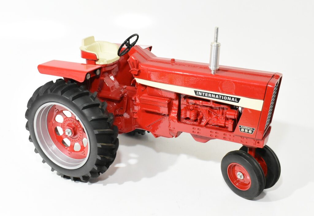 1/8 International Harvester Farmall 856 Tractor With Narrow Front ...