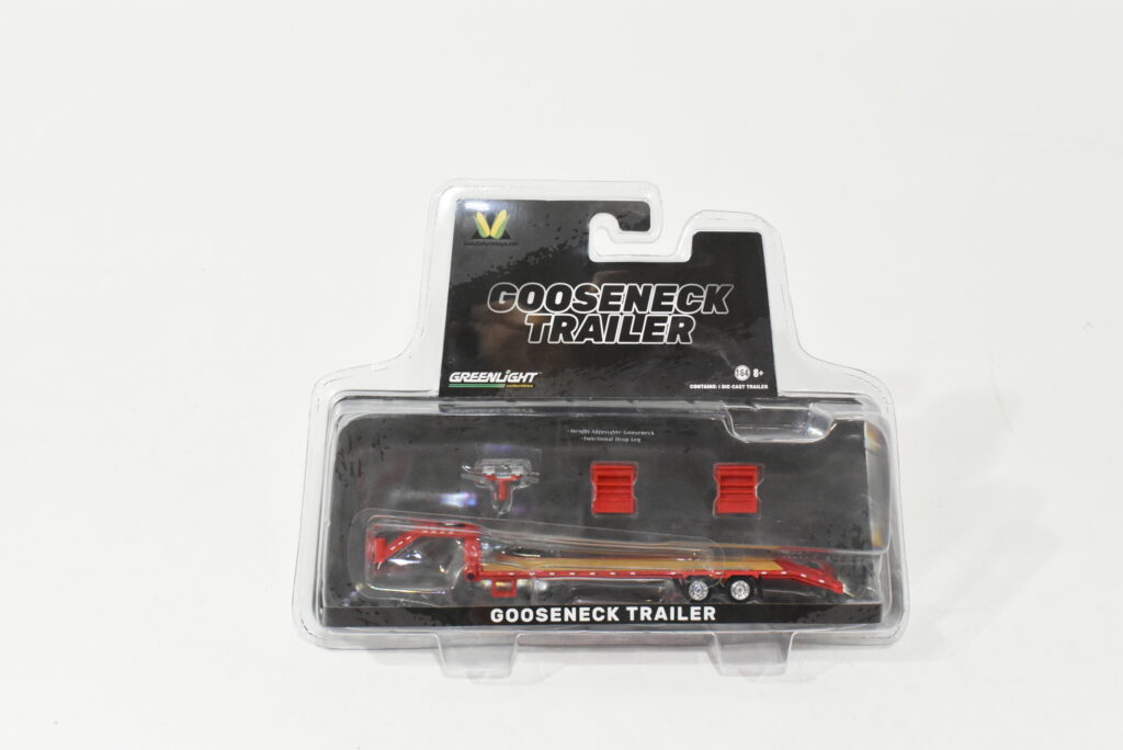 1/64 Red Flatbed Gooseneck Trailer With Wood Deck - Dalton's Farm Toys