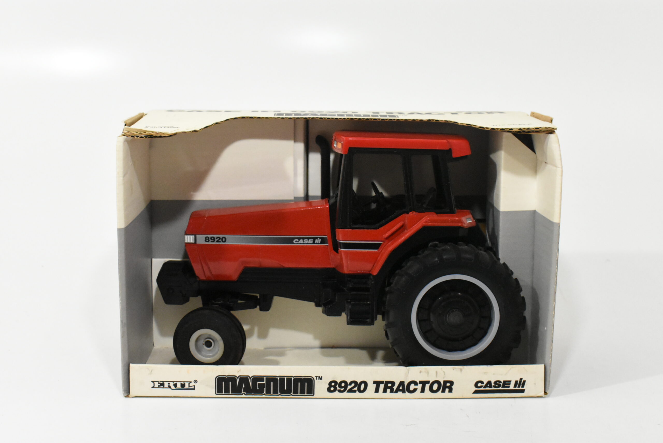 1/16 Case IH 8920 Magnum Tractor - Dalton's Farm Toys
