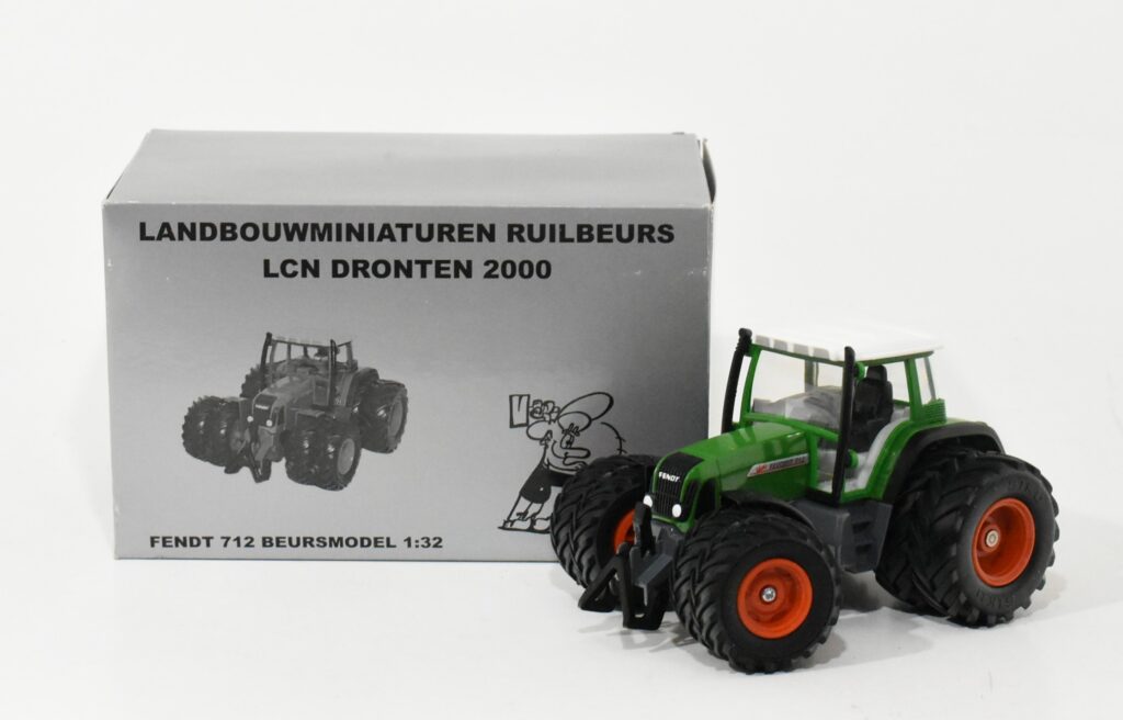 1/32 Fendt 712 Tractor With Front and Rear Duals - Dalton's Farm Toys