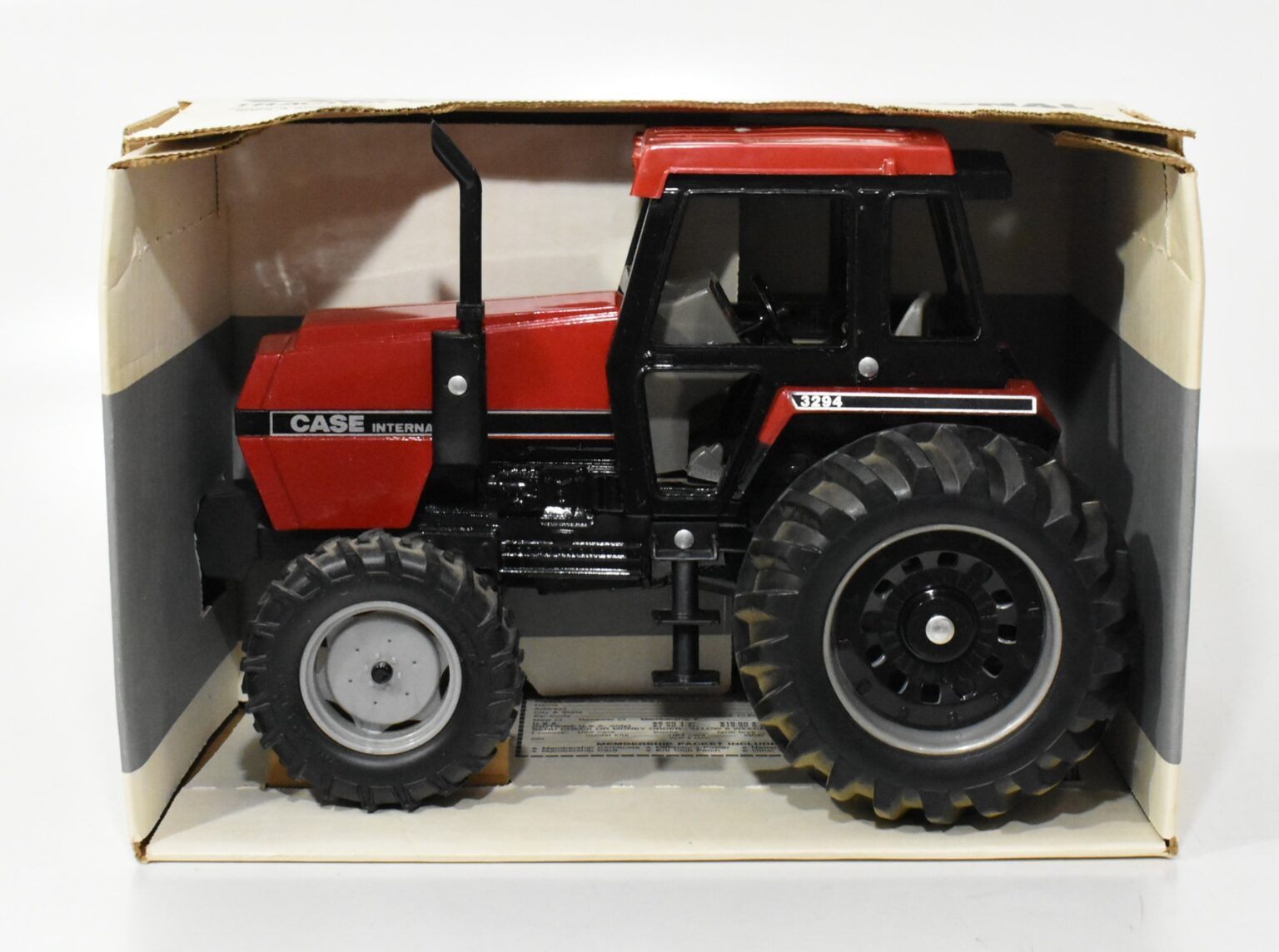 1/16 Case IH 3294 Tractor With Front Wheel Assist - Dalton's Farm Toys