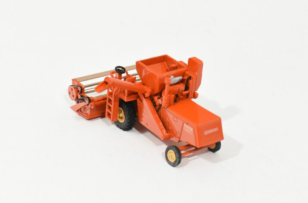 1/64 Custom Case 600 Self Propelled Combine With 13' Grain Head ...