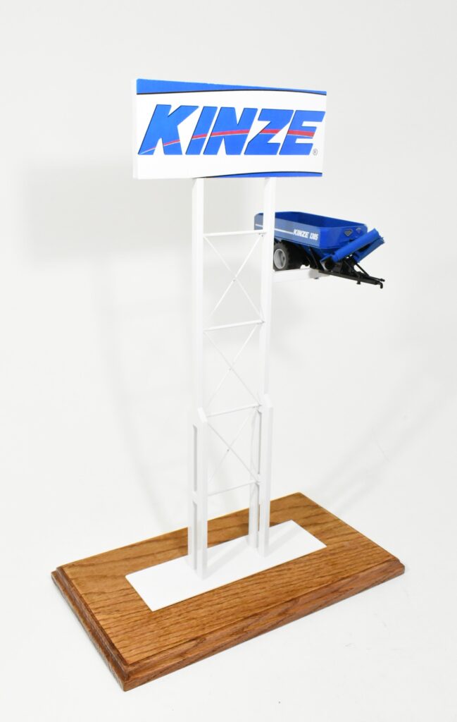 1/64 Kinze Factory Sign, Modern Logo With 1300 Auger Wagon - Dalton's ...