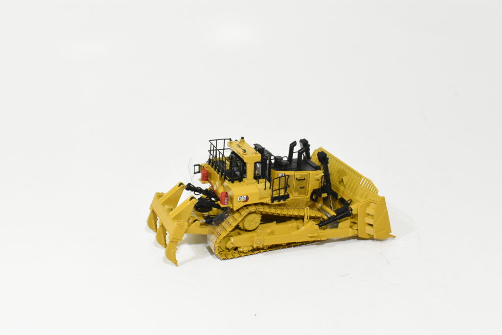 1/50 Cat D11 Dozer TKN Design - Dalton's Farm Toys