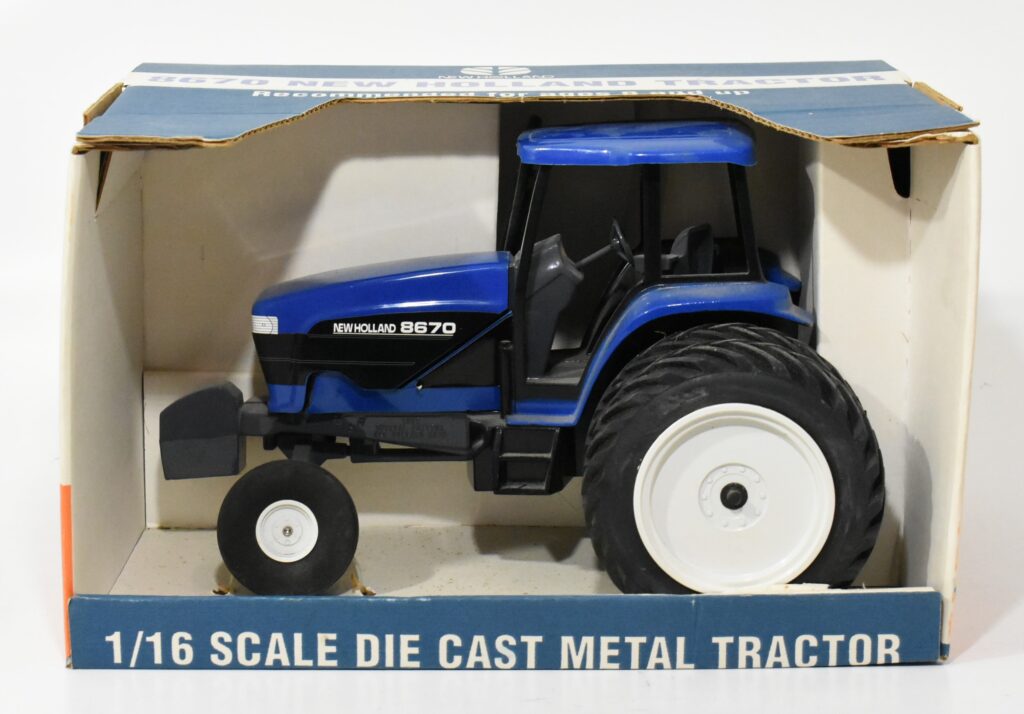 1/16 New Holland 8670 Tractor With Duals - Dalton's Farm Toys