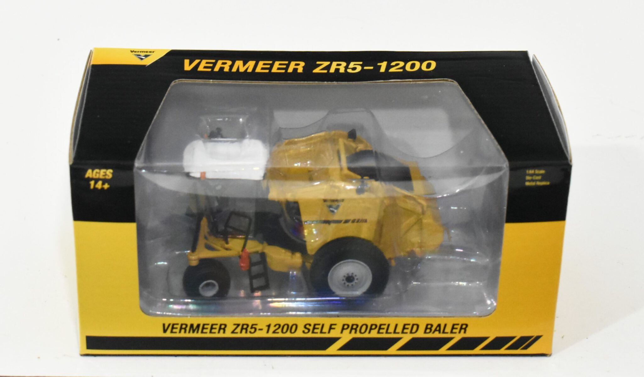 1/64 Vermeer ZR5-1200 Self Propelled Hay Baler With Bale - Dalton's ...