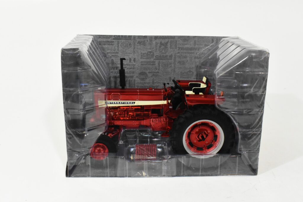 1/16 International Harvester Farmall 656 Diesel Tractor With Wide Front ...