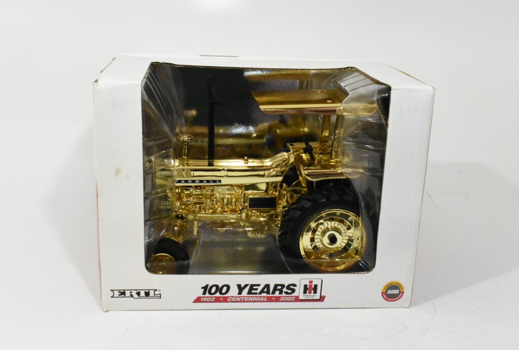 1/16 Farmall 1206 Tractor With Canopy, 100 Years of International ...