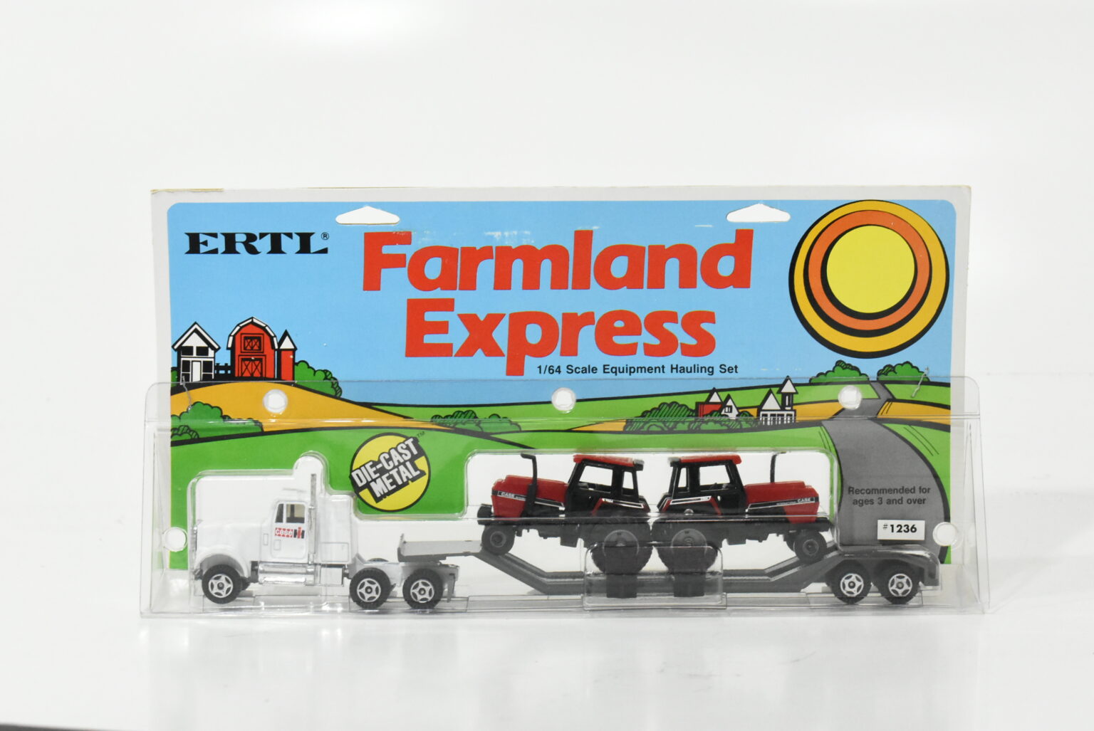 1/64 Case IH Semi Hauling Set With 2 Case International 2594 Tractors ...