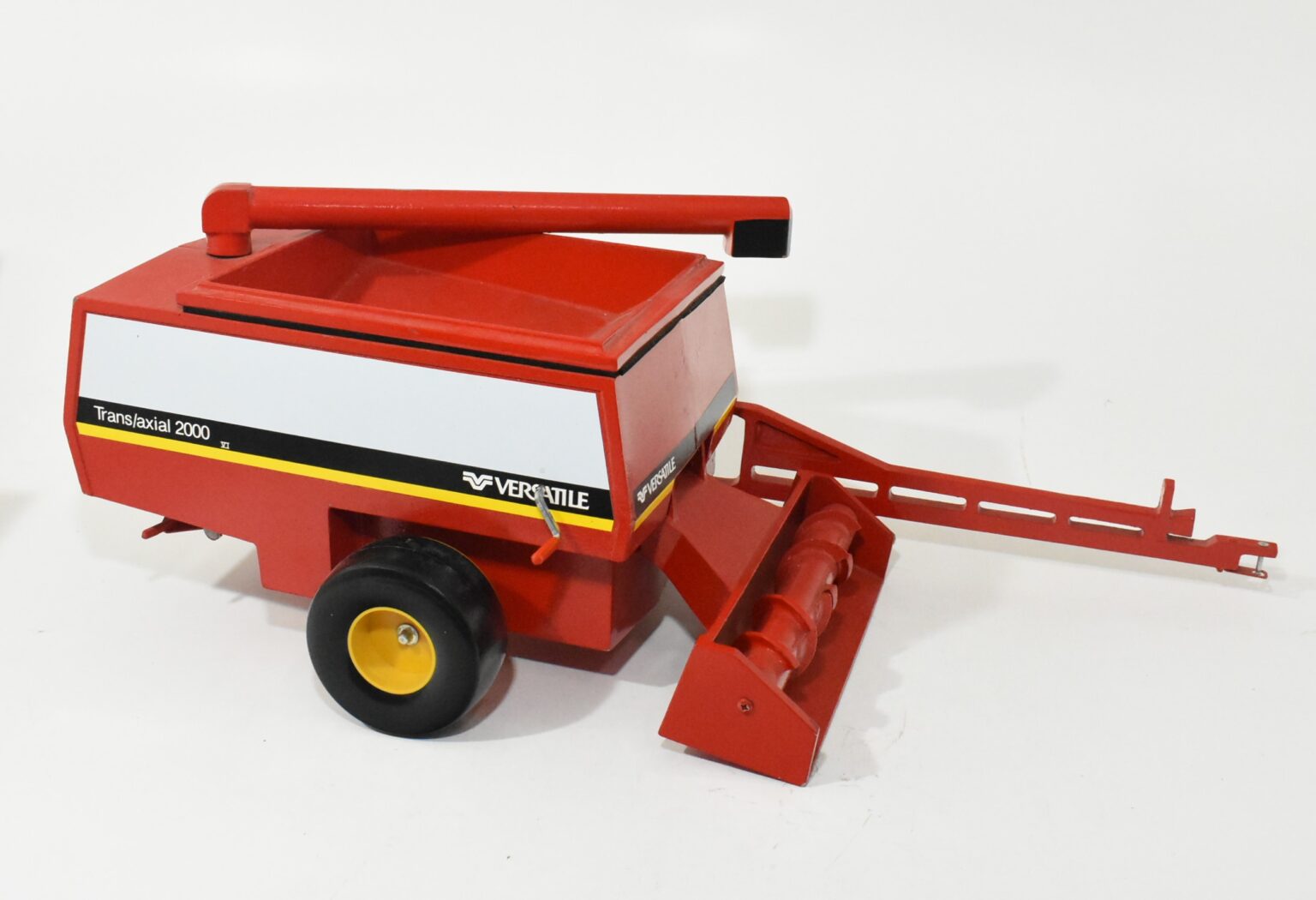 1/16 Versatile Trans Axial 2000 Pull Type Combine - Dalton's Farm Toys
