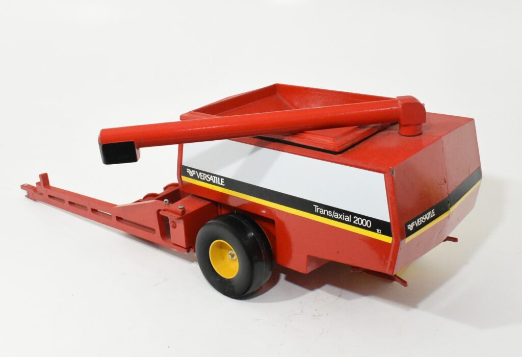 1/16 Versatile Trans Axial 2000 Pull Type Combine - Dalton's Farm Toys