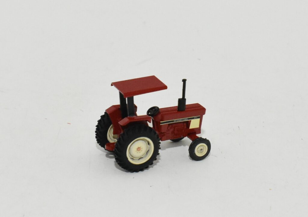 1/64 International Harvester 884 Tractor With Canopy, White/Black Decal ...