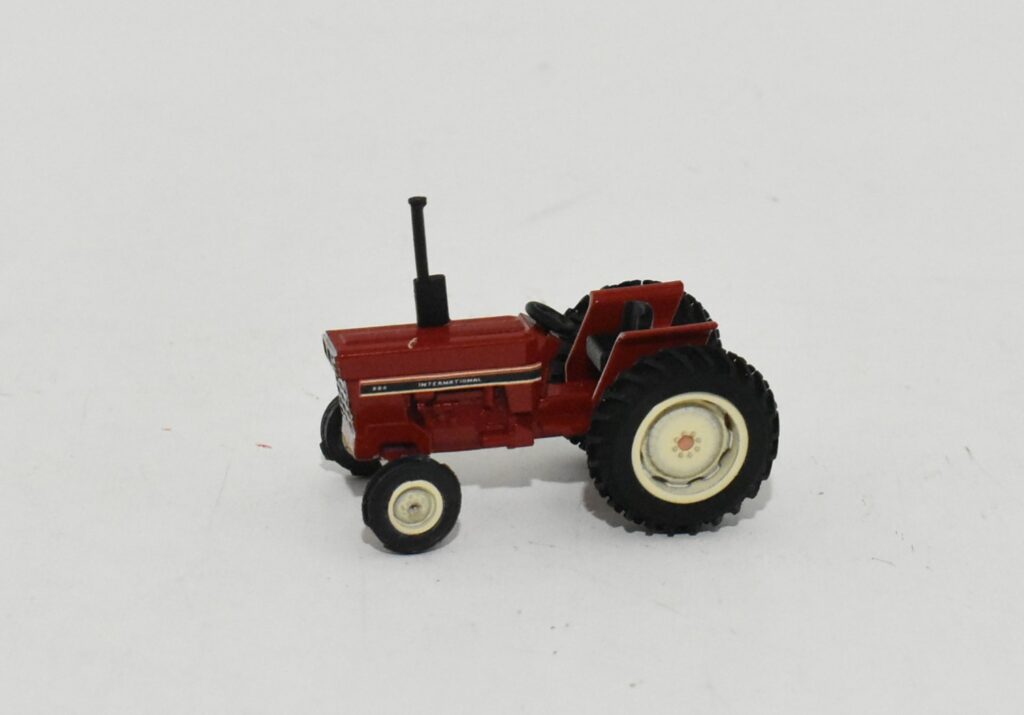 1/64 International Harvester 884 Row Crop Tractor, Red/Black Decal ...