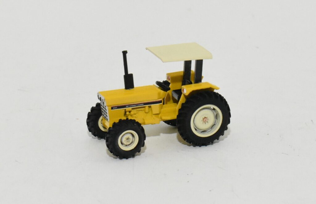 1/64 International Harvester 884 Industrial Tractor With Front Wheel ...