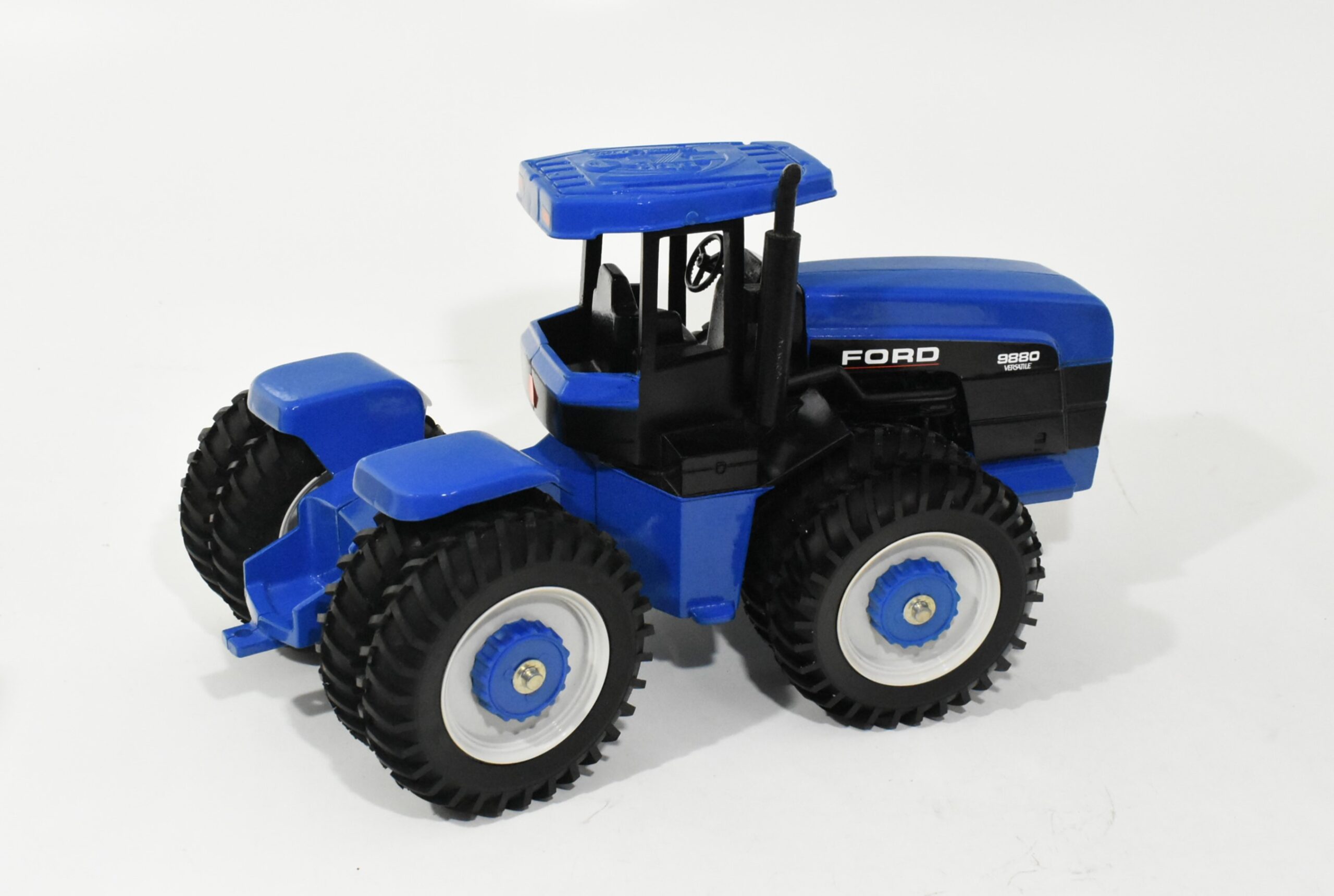 1/16 Ford 9880 4wd Tractor, Parts Expo - Dalton's Farm Toys
