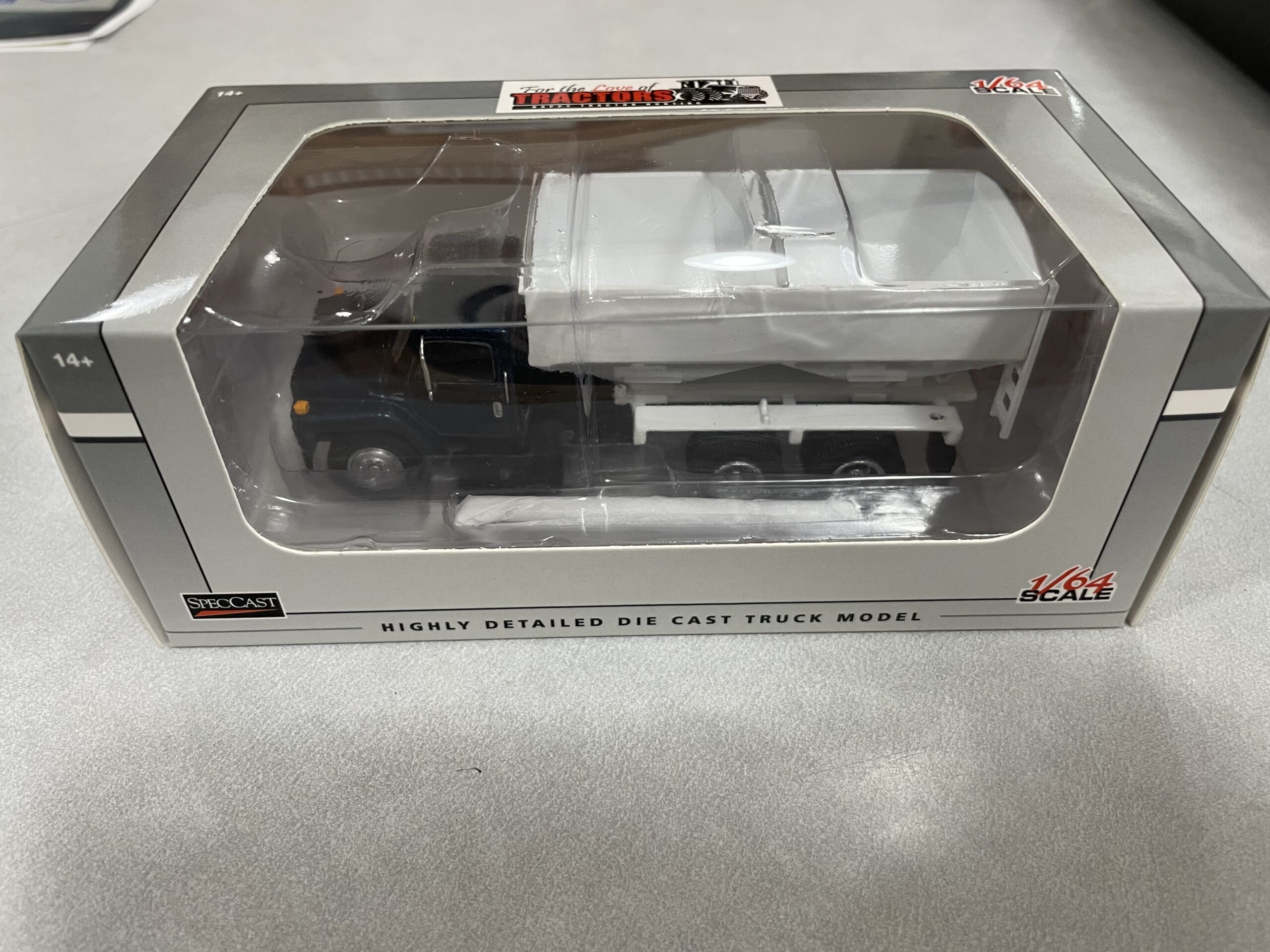 1/64 1980's International Tandem Axle Dry Fertilizer Tender With Blue ...